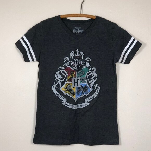 Universal Studio | Tops | The Wizarding World Of Harry Potter Hogwarts Tee S | Poshmark